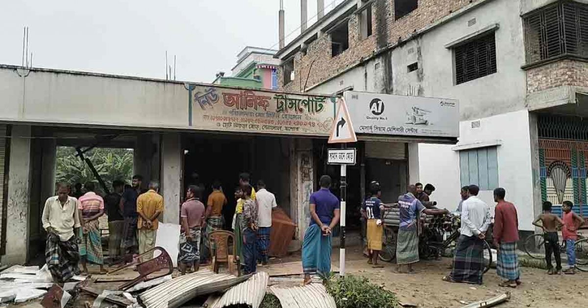 বেনাপোলে ট্রান্সপোর্ট অফিসে বোমা বিস্ফোরণ, মার্কেটের দেয়ালে ফাটল