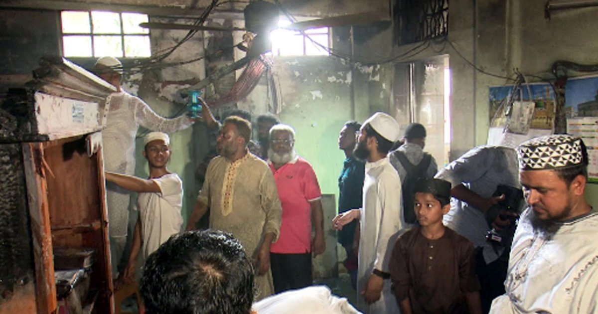 নামাজ চলাকালে মসজিদের এসি বিস্ফোরণ, মুসল্লিদের মধ্যে আতঙ্ক