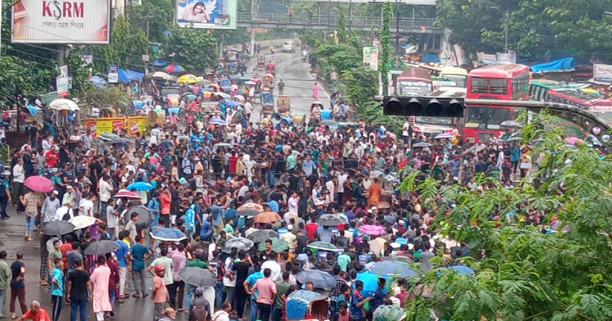 কোটা সংস্কারের দাবিতে শাহবাগ অবরোধ শিক্ষার্থীদের
